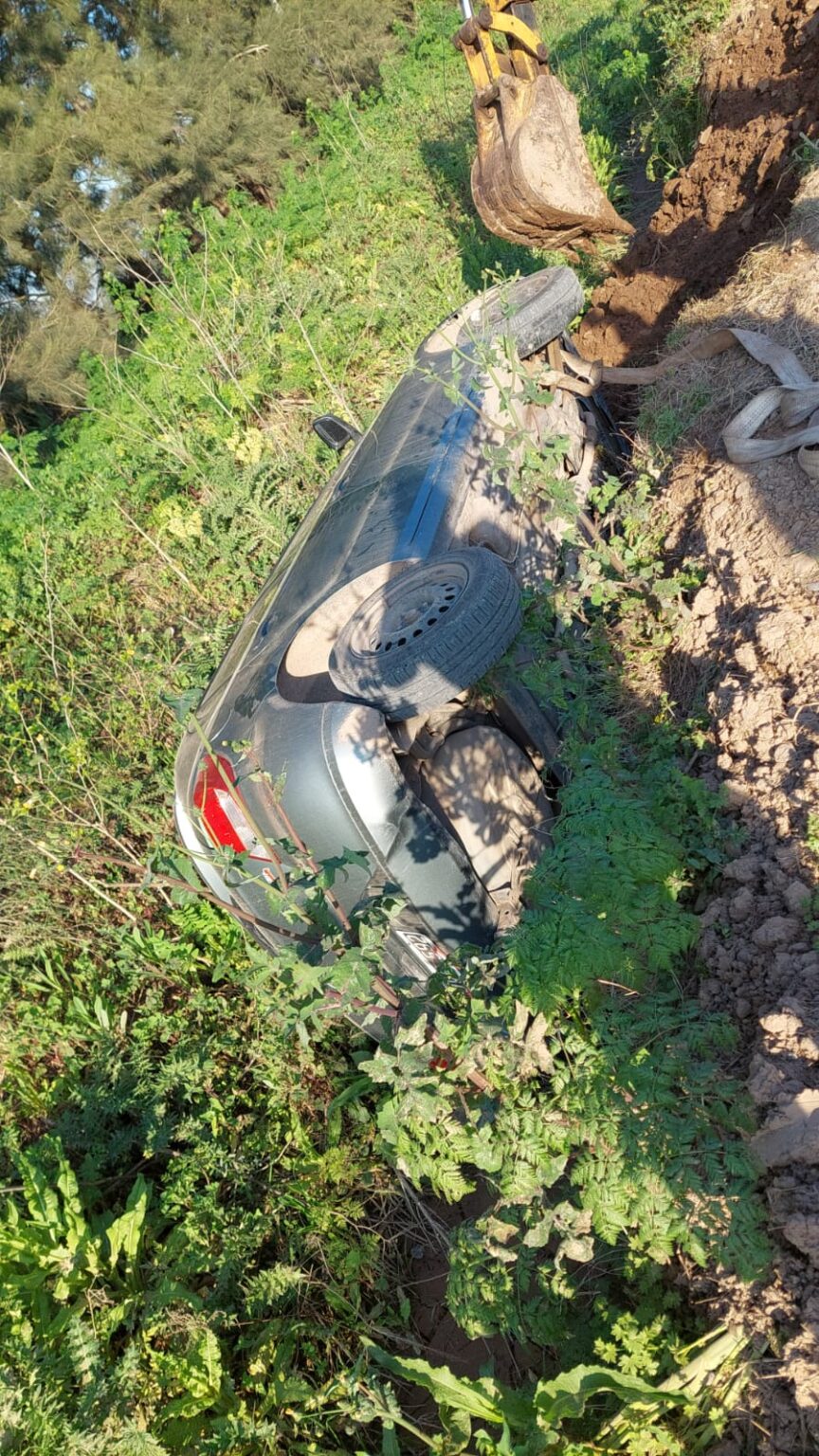 SE DESPISTO UN AUTO Y TERMINO EN UNA ZANJA EN EL CALLEJON TURDO – Infolobos